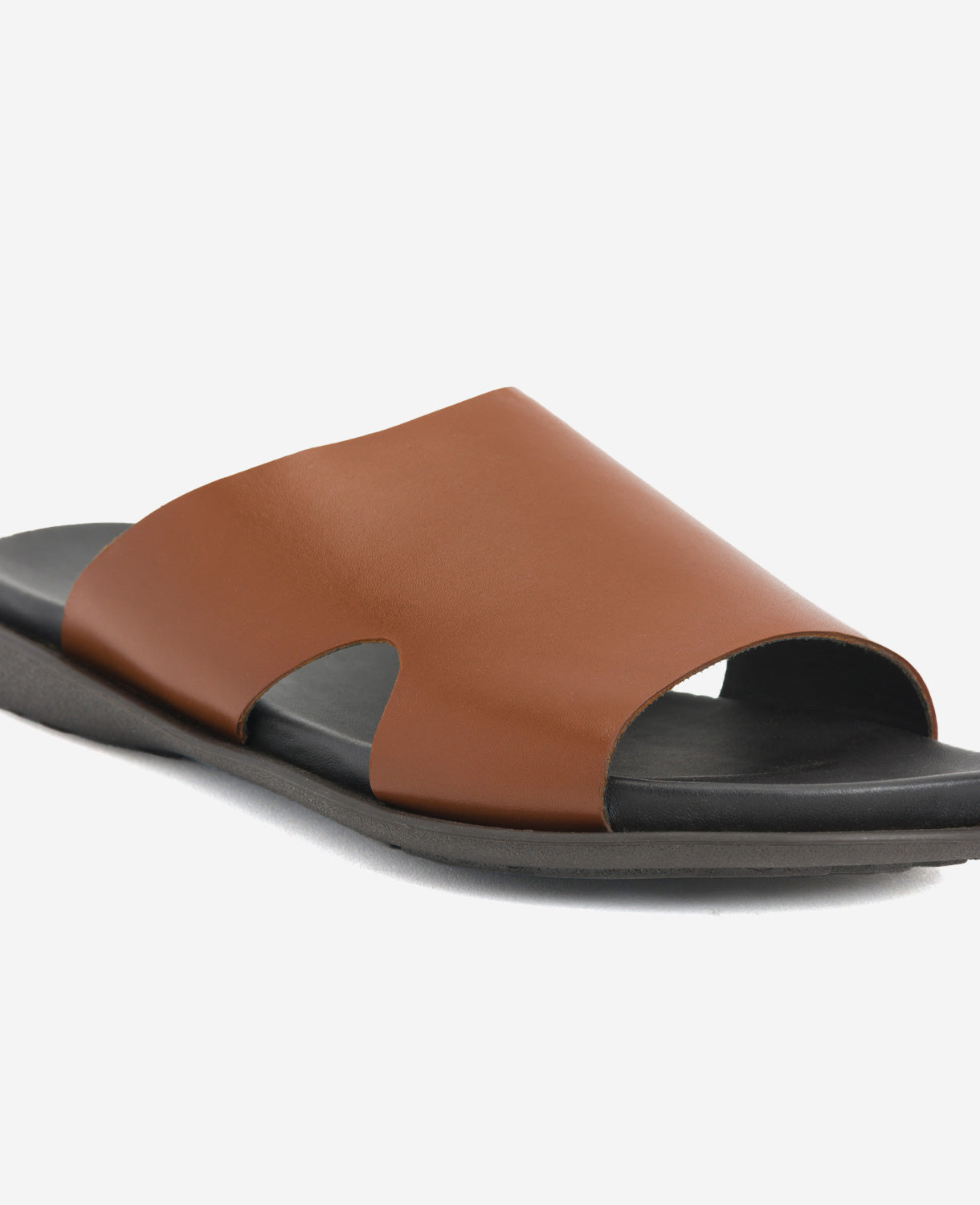 Sand-Y Beach Cognac Leather Slide Sandal | Kenneth Cole